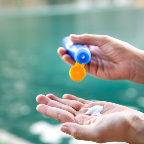 The chemicals in sunscreens quickly enter the bloodstream after being ...